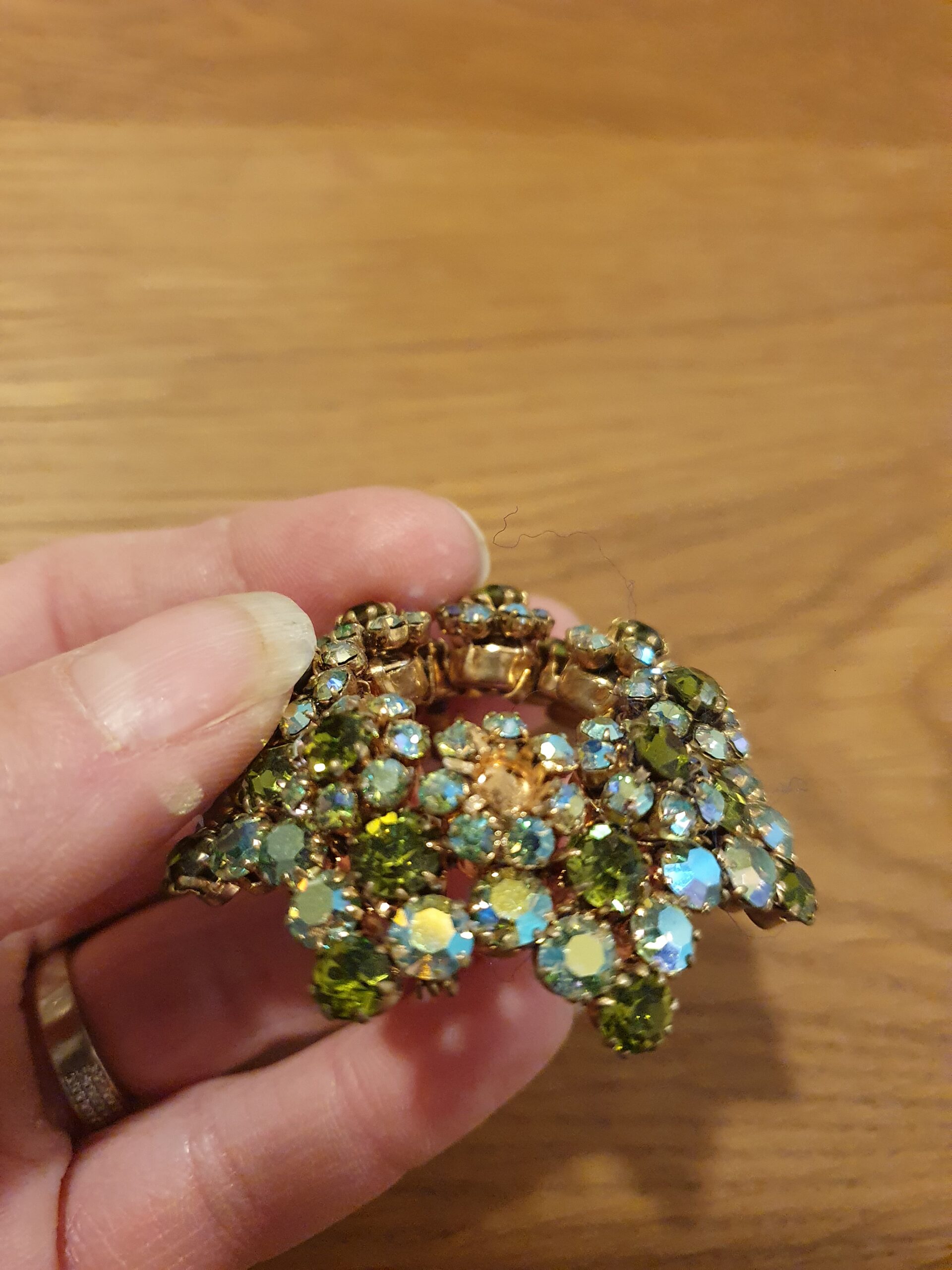 Broche med perler – Villumsen loppefund