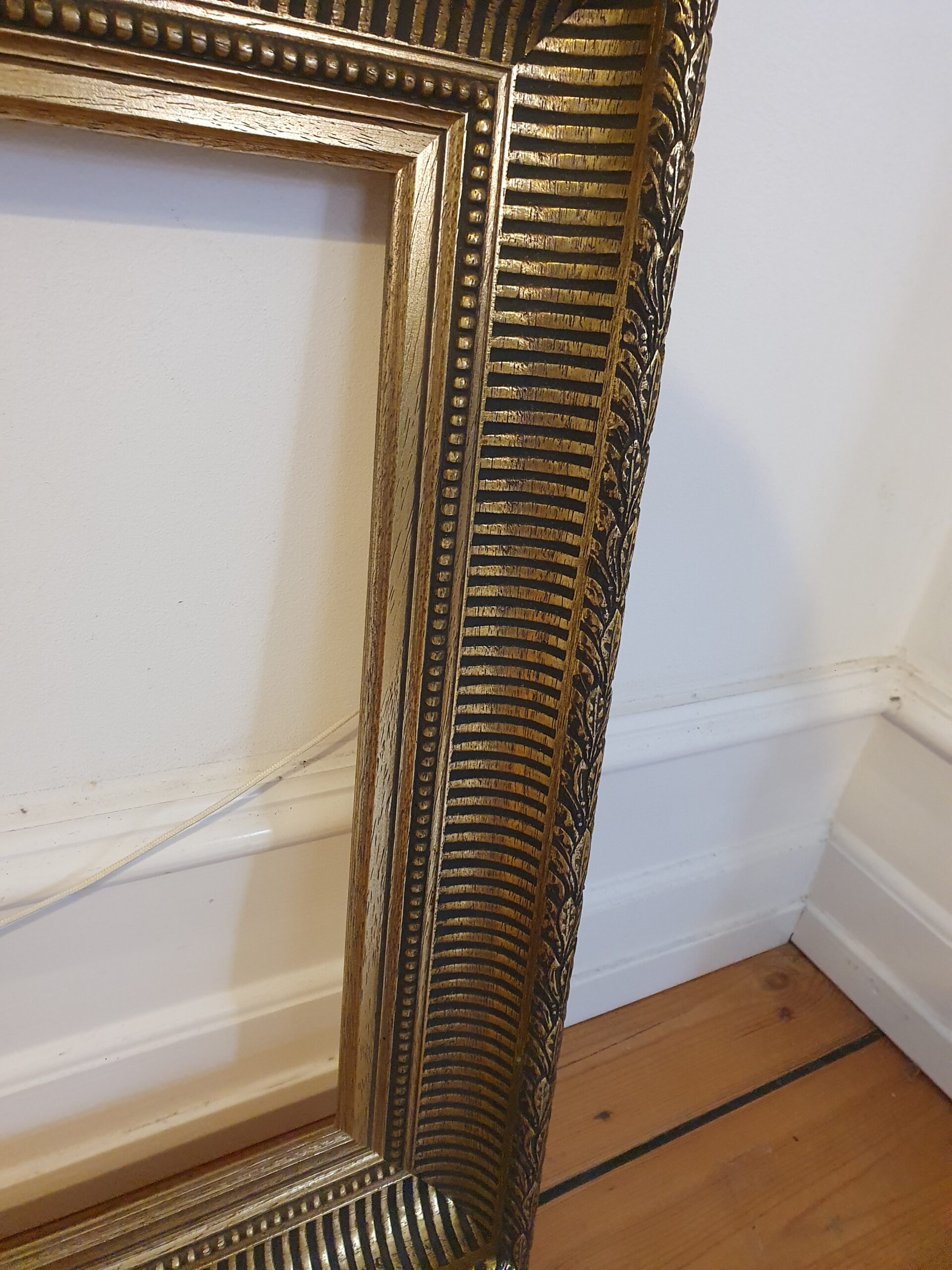 Gammel ramme i træ – Villumsen loppefund